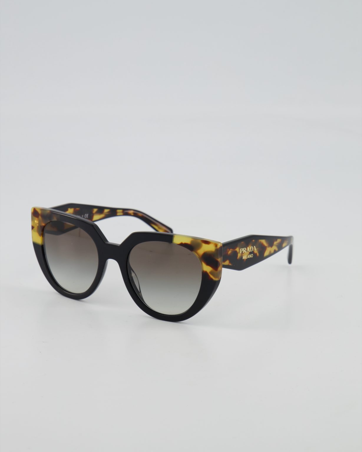 PRADA – BOLD RECTANGLE ‘0PR 27ZS’ SUNGLASSES /Black – la boutique eyewear